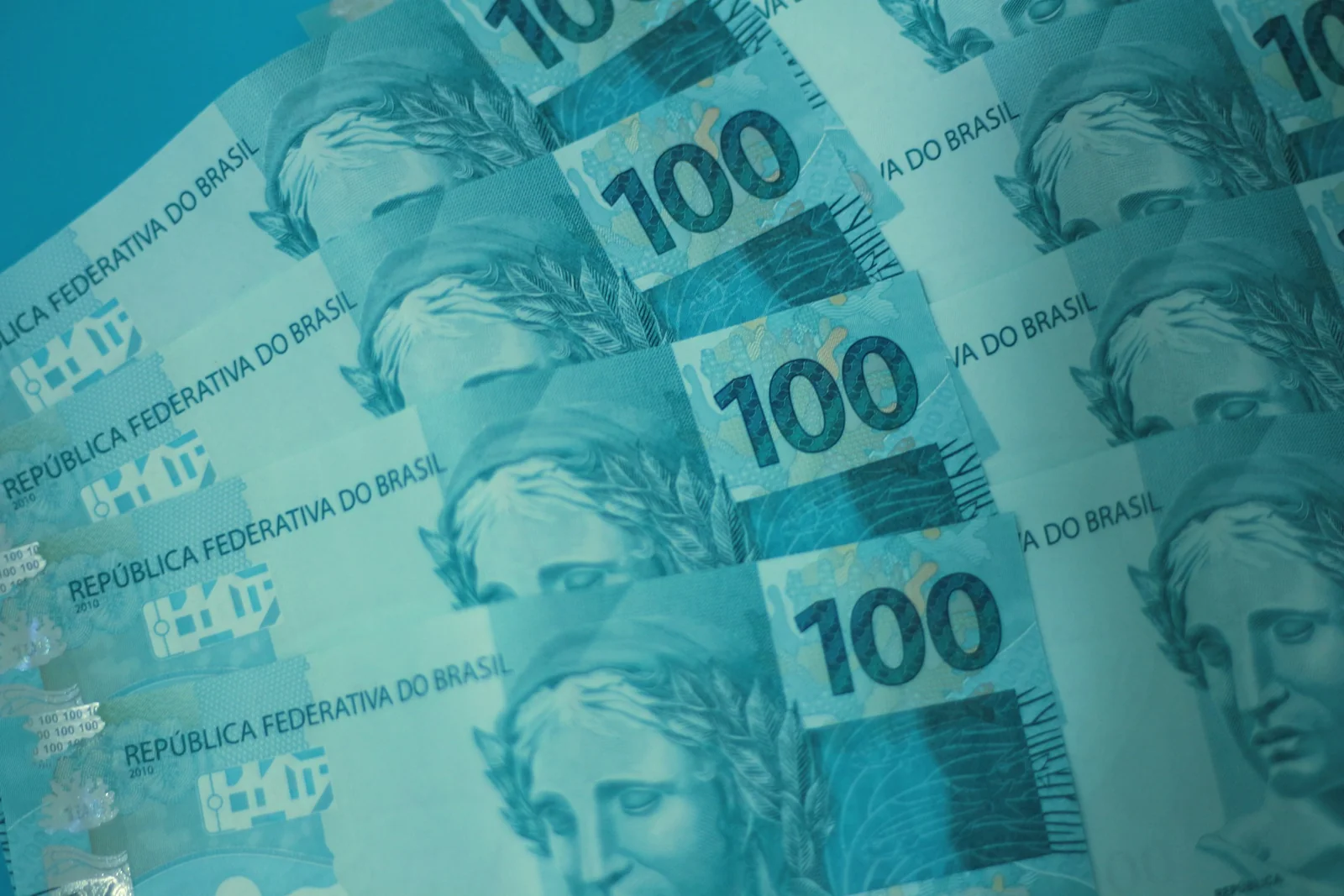 Pé-de-Meia paga R$ 200 a estudantes do Enem 2026 que fizerem as duas ...